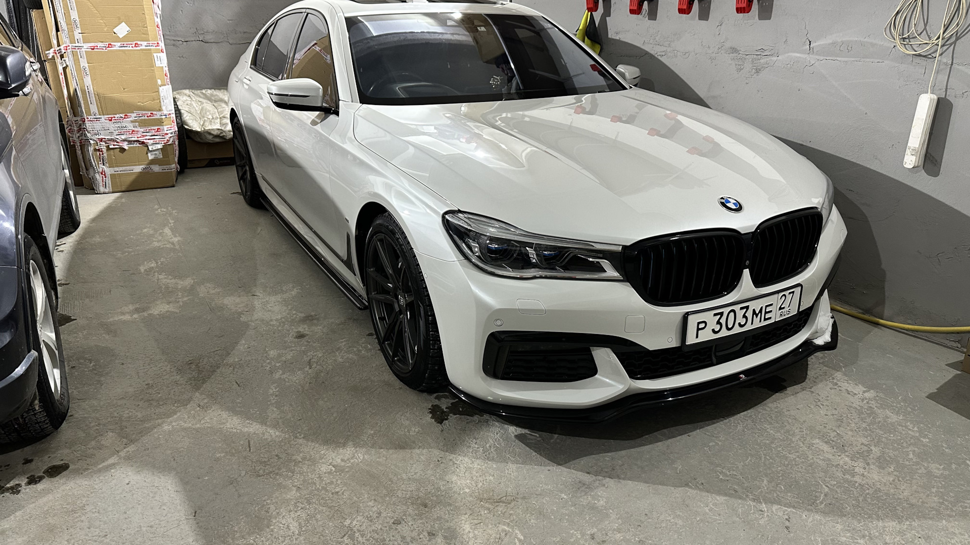 Установка обвеса Maxton Design #4 — BMW 7 series (G11/G12), 2 л, 2017 года | тюнинг | DRIVE2