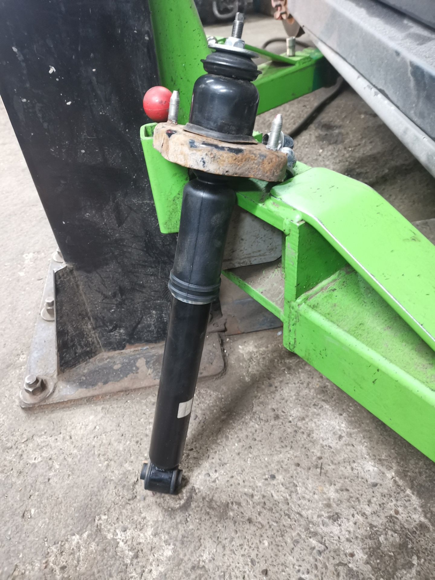 Замена амортизаторов и передних тормозных дисков. — Mitsubishi ...