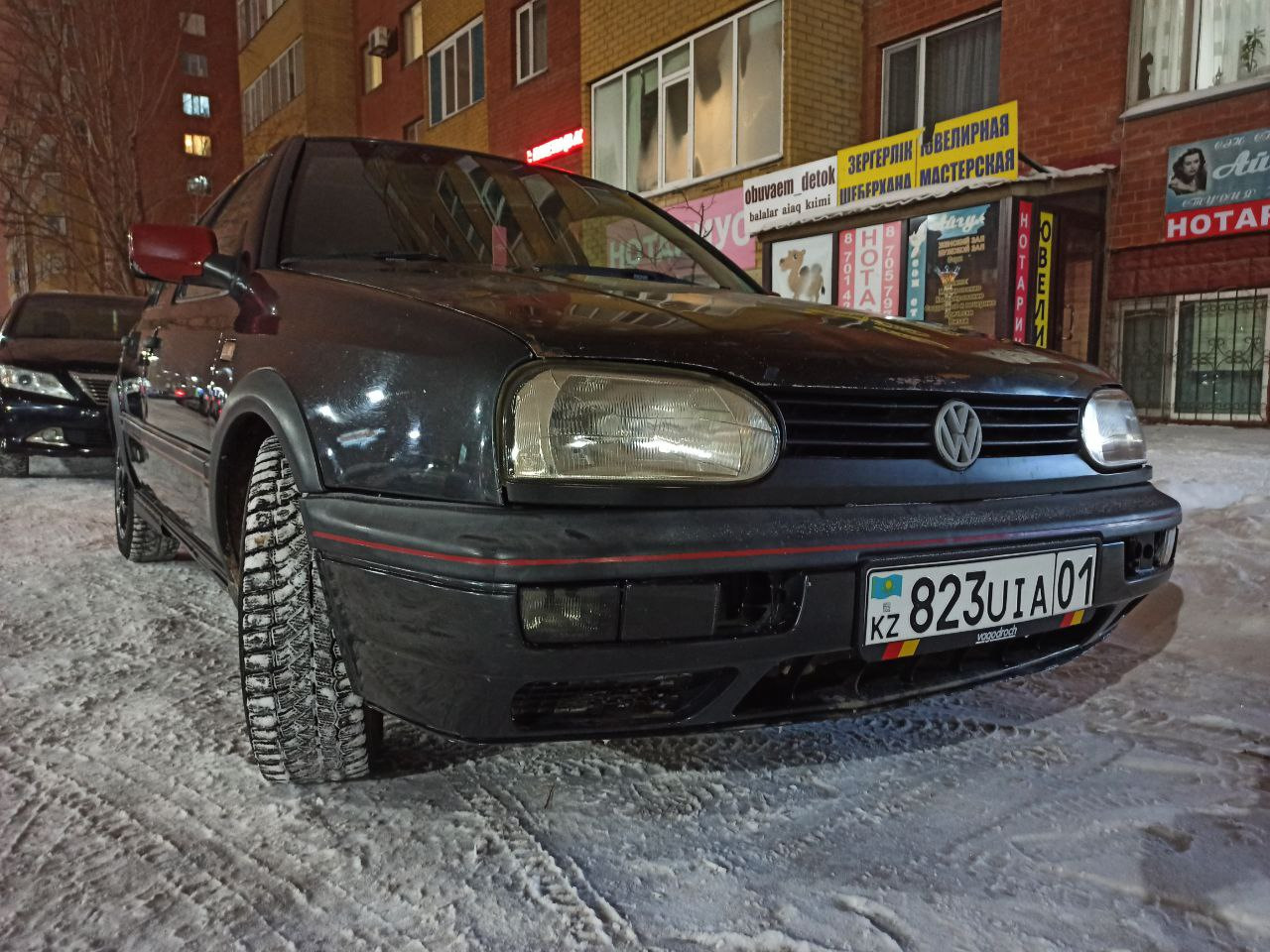 Темная нижняя оптика, ручка КПП GTI и накидочки — Volkswagen Golf GTI ...