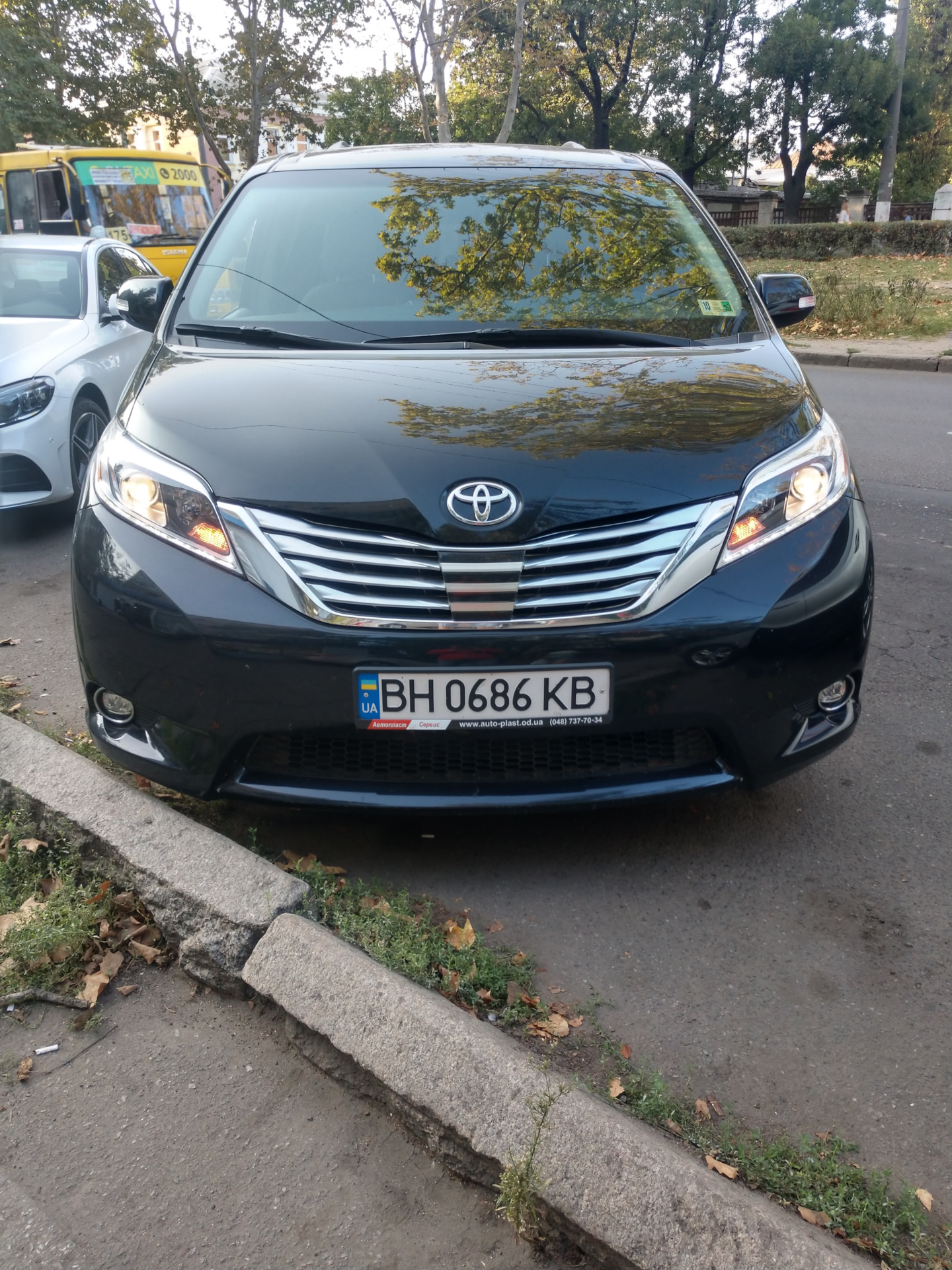 Смена фар головного света — Toyota Sienna (3G), 3,5 л, 2017 года ...