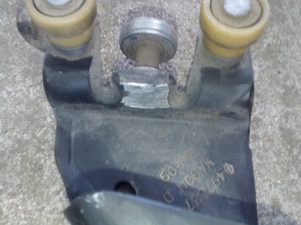 Замена центрального и верхнего роликов сдвижной двери — Renault Kangoo ...