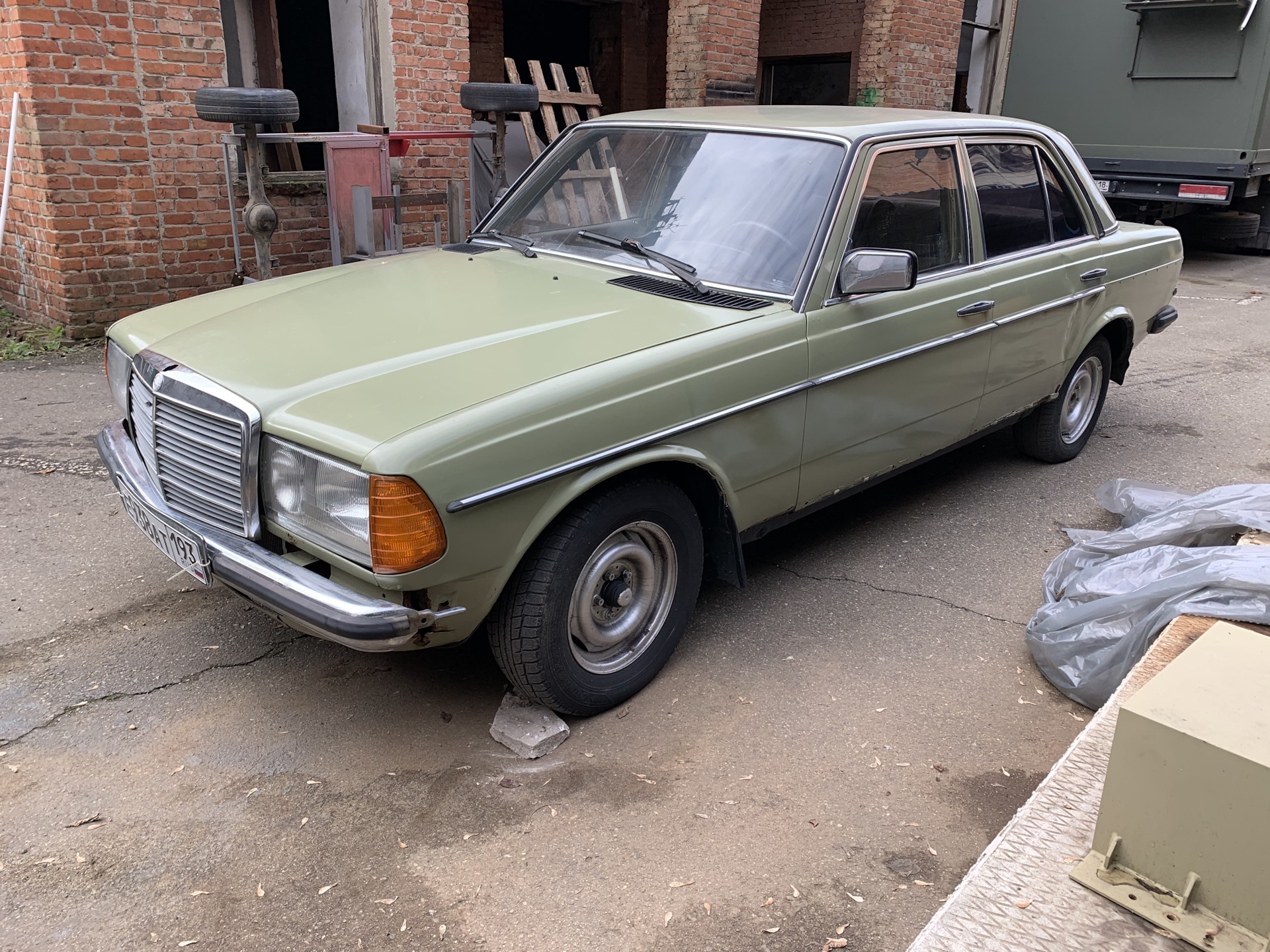 Штампованные колеса. — Mercedes-Benz W123, 2,3 л, 1983 года | колёсные ...