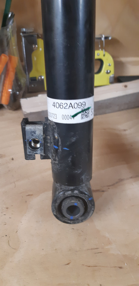 4062A099 Амортизатор передней подвески Mitsubishi | Запчасти на DRIVE2