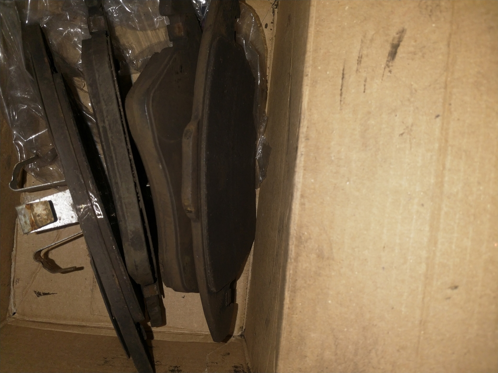 Замена передних тормозных колодок + буфер зад лев — Skoda Rapid (1G), 1 ...