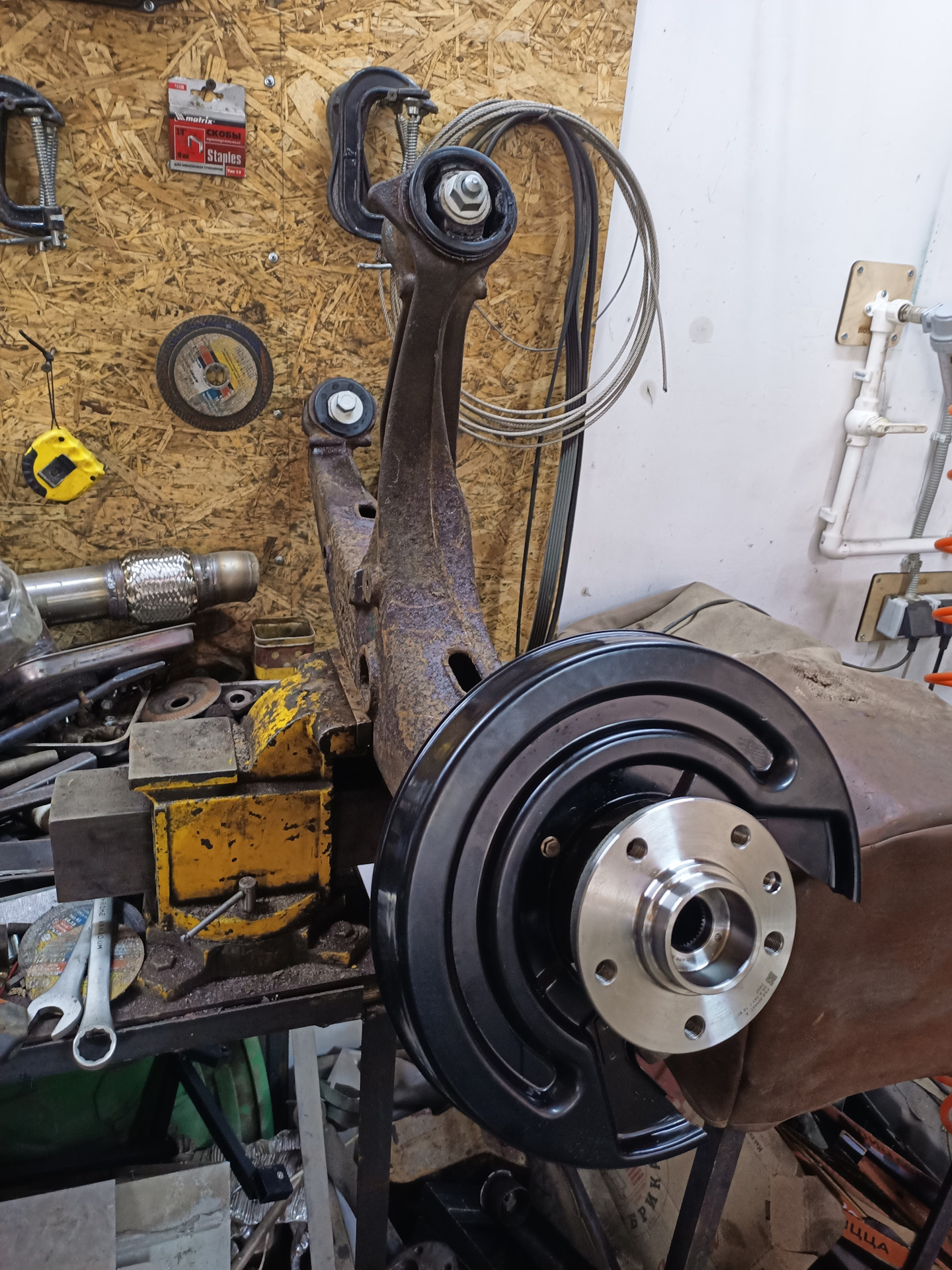 #18: Замена левого заднего рычага — Volkswagen Multivan (T5), 2,5 л ...