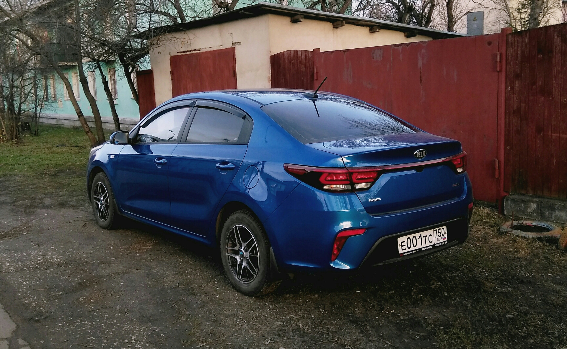 Замена крышки наливного канала. — BMW 5 series (F10), 3 л, 2010 года ...