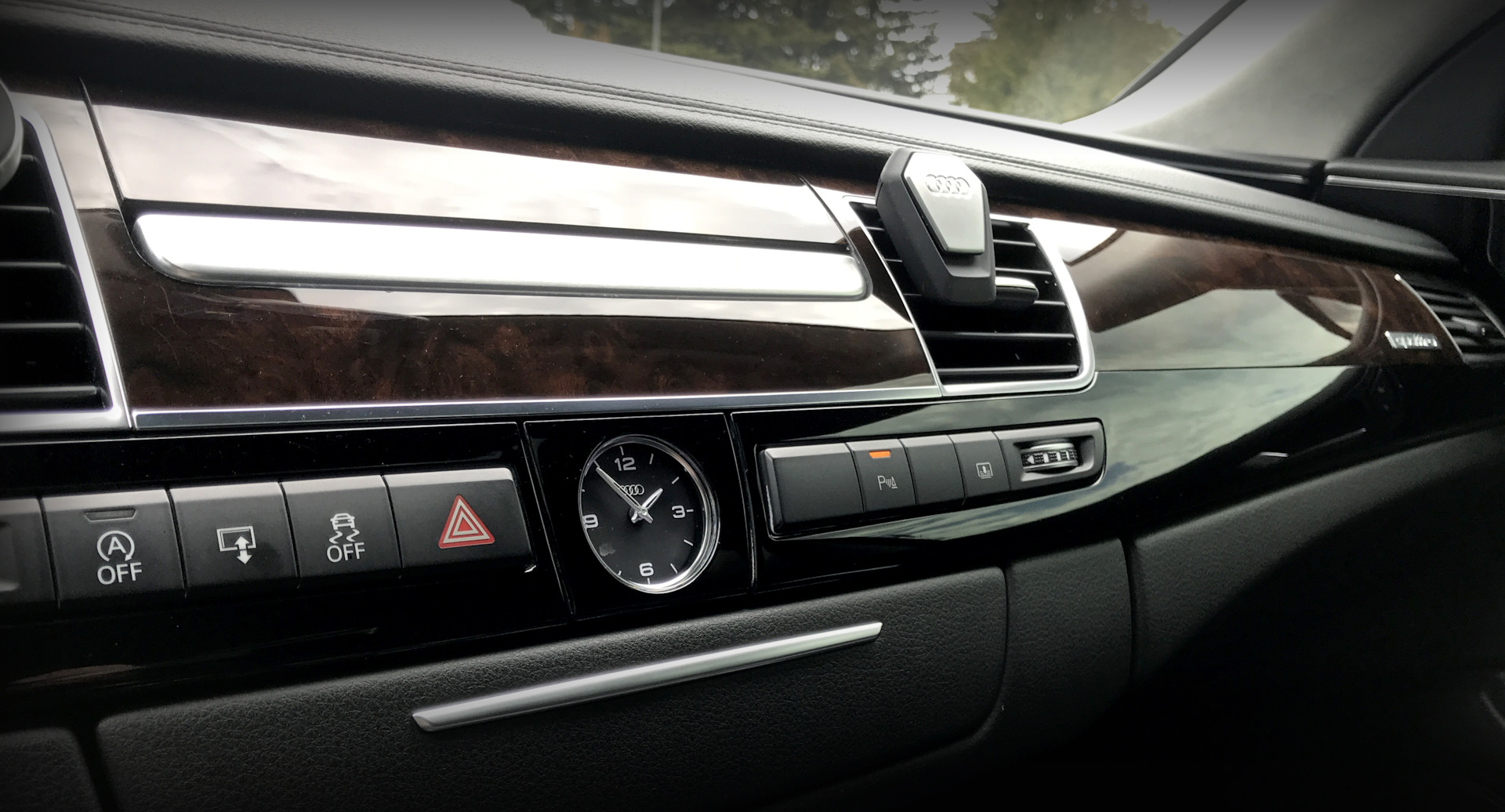 Необходимые аксессуары — 2. Колпачки на болты и ароматизатор. — Audi A8 ...