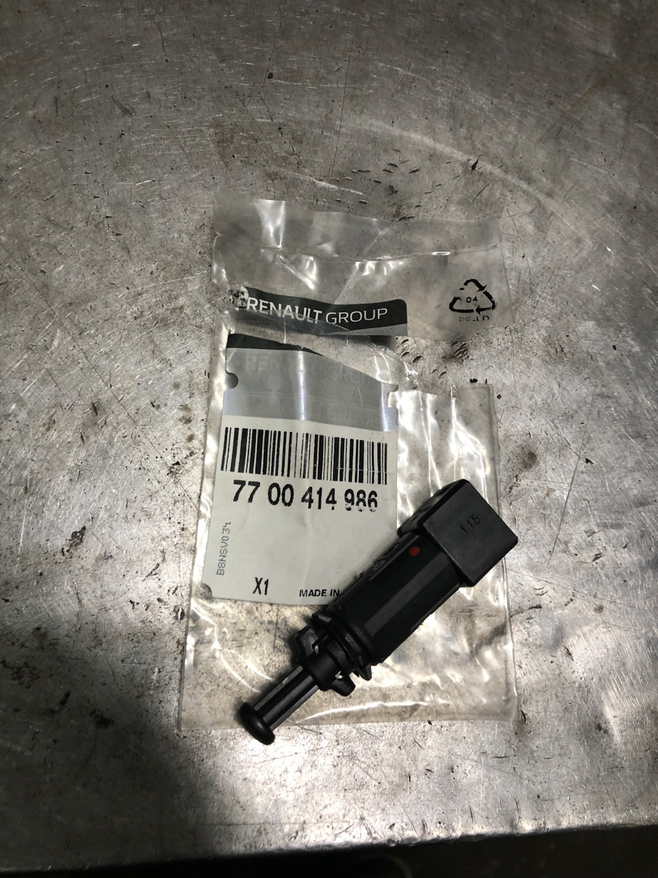 7700414986 Выключатель концевой педали тормоза RENAULT | Запчасти на DRIVE2