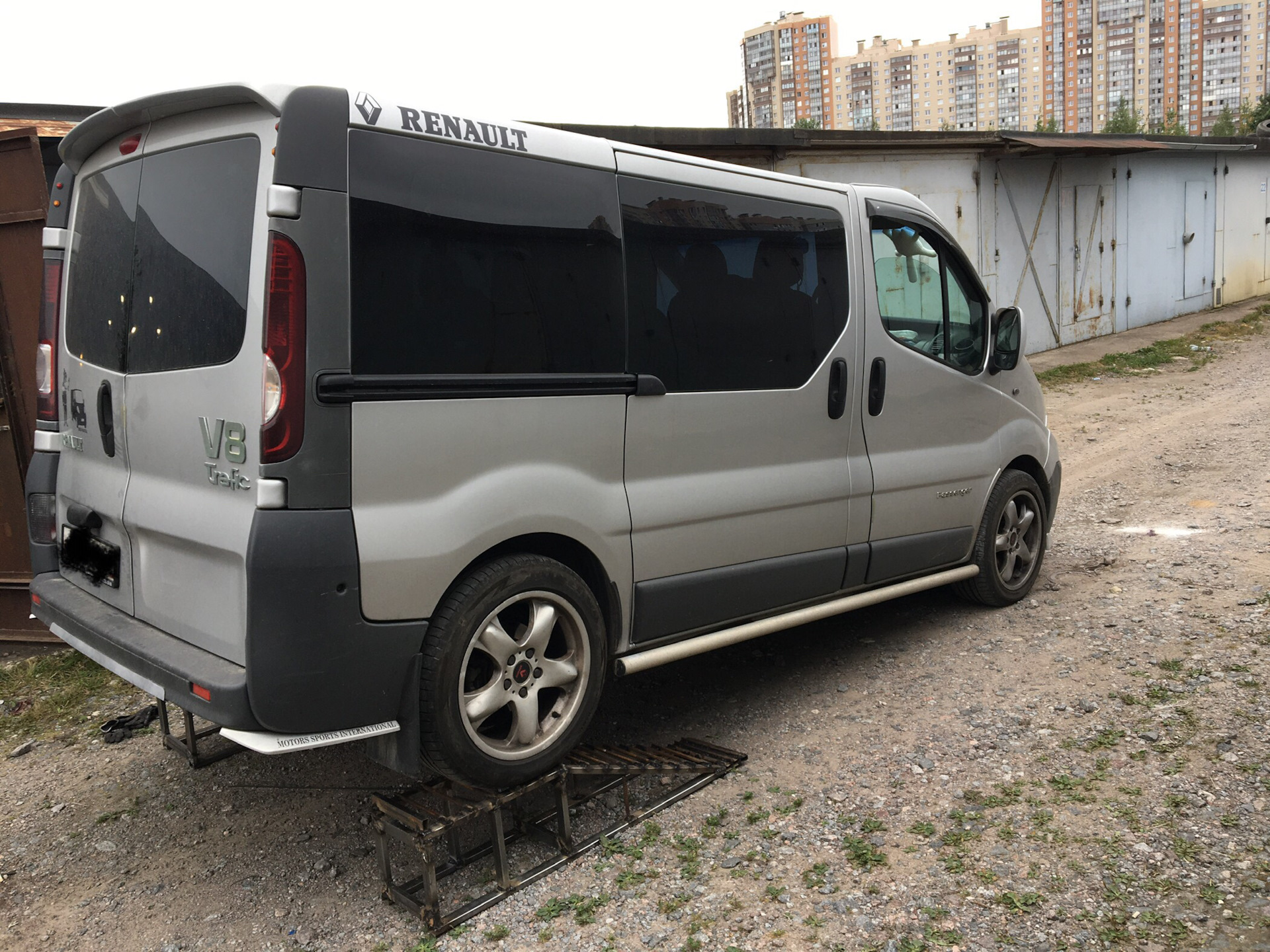 Мини эстакада в гараж! — Renault Trafic (2G), 2 л, 2008 года | своими ...