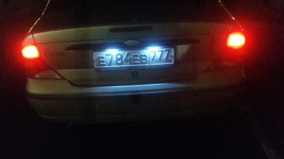 Подсветка заднего номера — Ford Focus Sedan I, 1,6 л, 2004 года ...