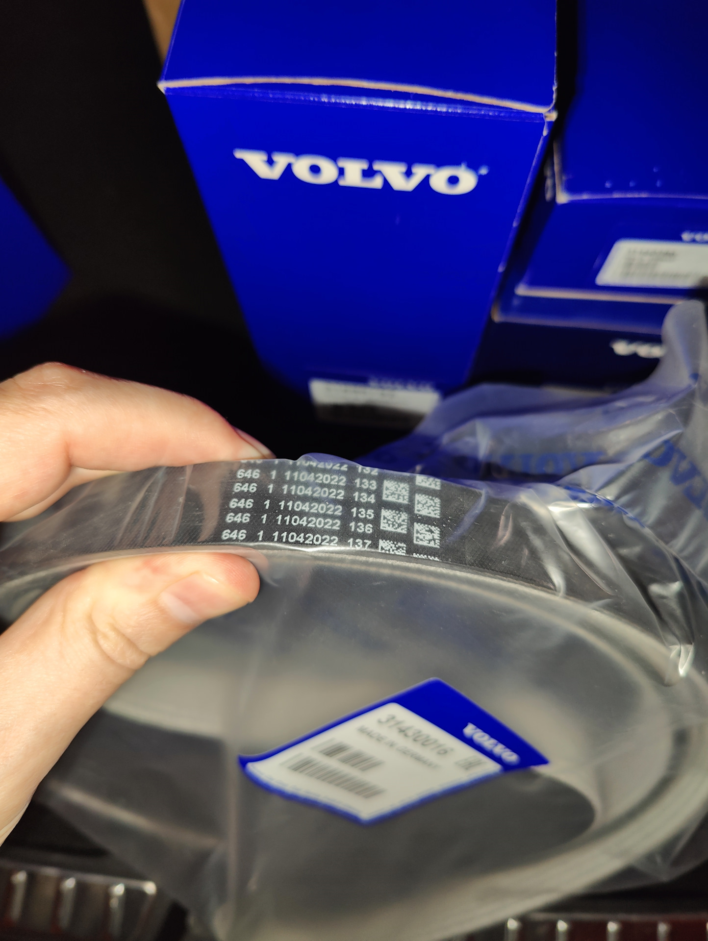 Замена ГРМ и приводного ремня с роликами. — Volvo V90 (2G), 2 л, 2018 ...