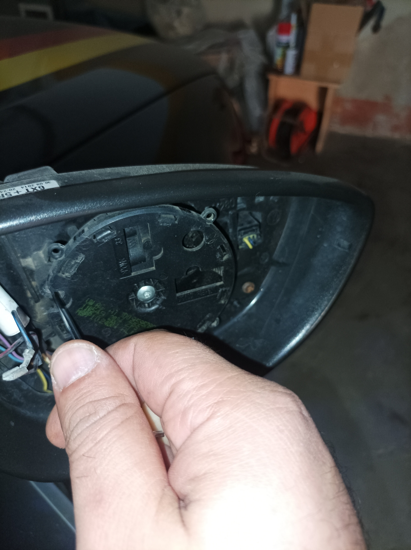 Замена моторчика правого зеркало — Volkswagen Passat B6, 1,8 л, 2008 ...