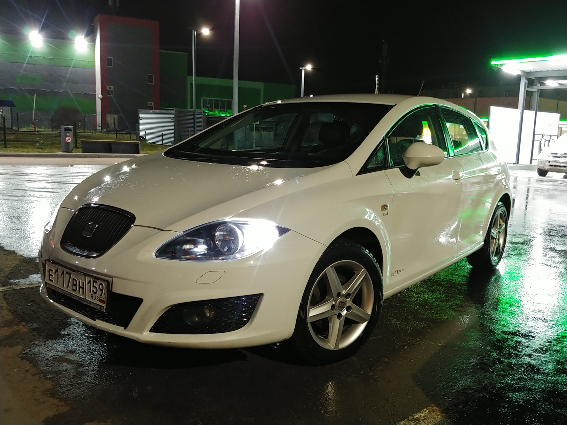 Покраска порогов и шумоизоляция передних арок — SEAT Leon (Mk II), 1,2 ...