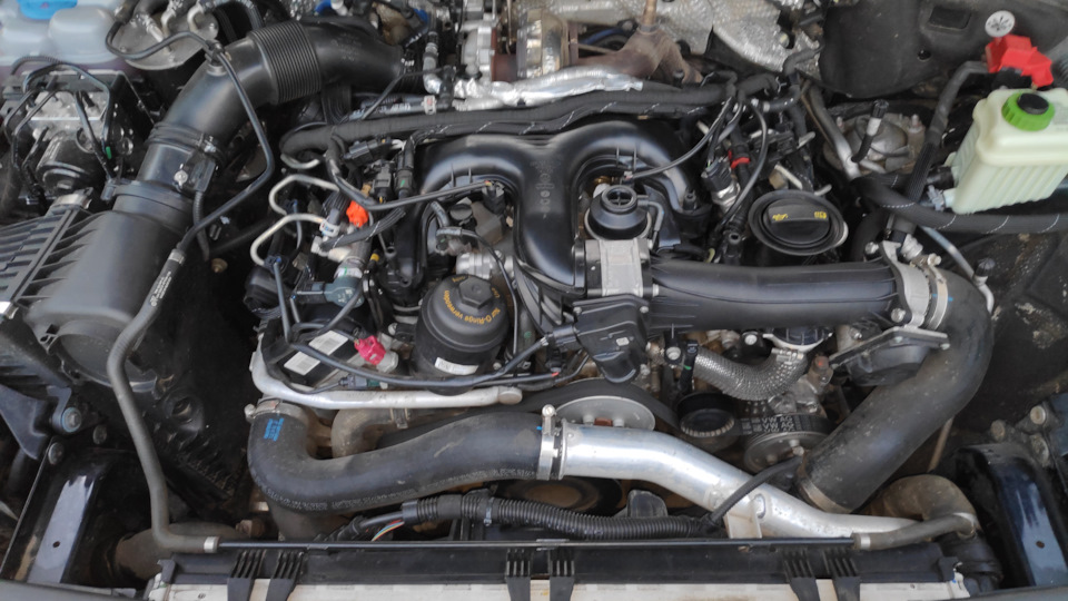 Переуплотнение теплообменника в развале блока — Volkswagen Touareg (2G ...