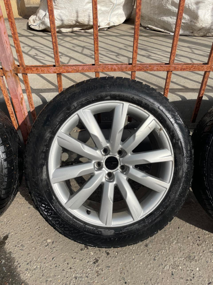 Шины зимние шипованные Gislaved 235/55 R19, литые диски Vag 8Jx19 ET39 ...