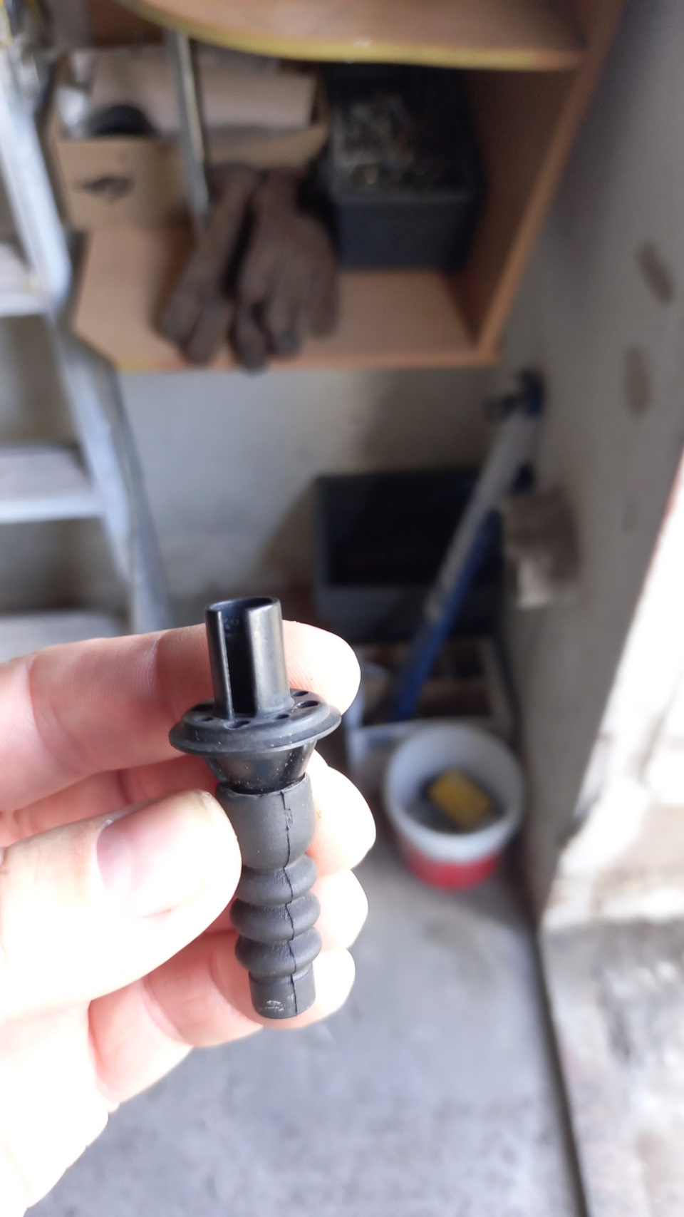 Втулка и решение проблеммы воды в багажнике. — BMW 5 series Touring ...