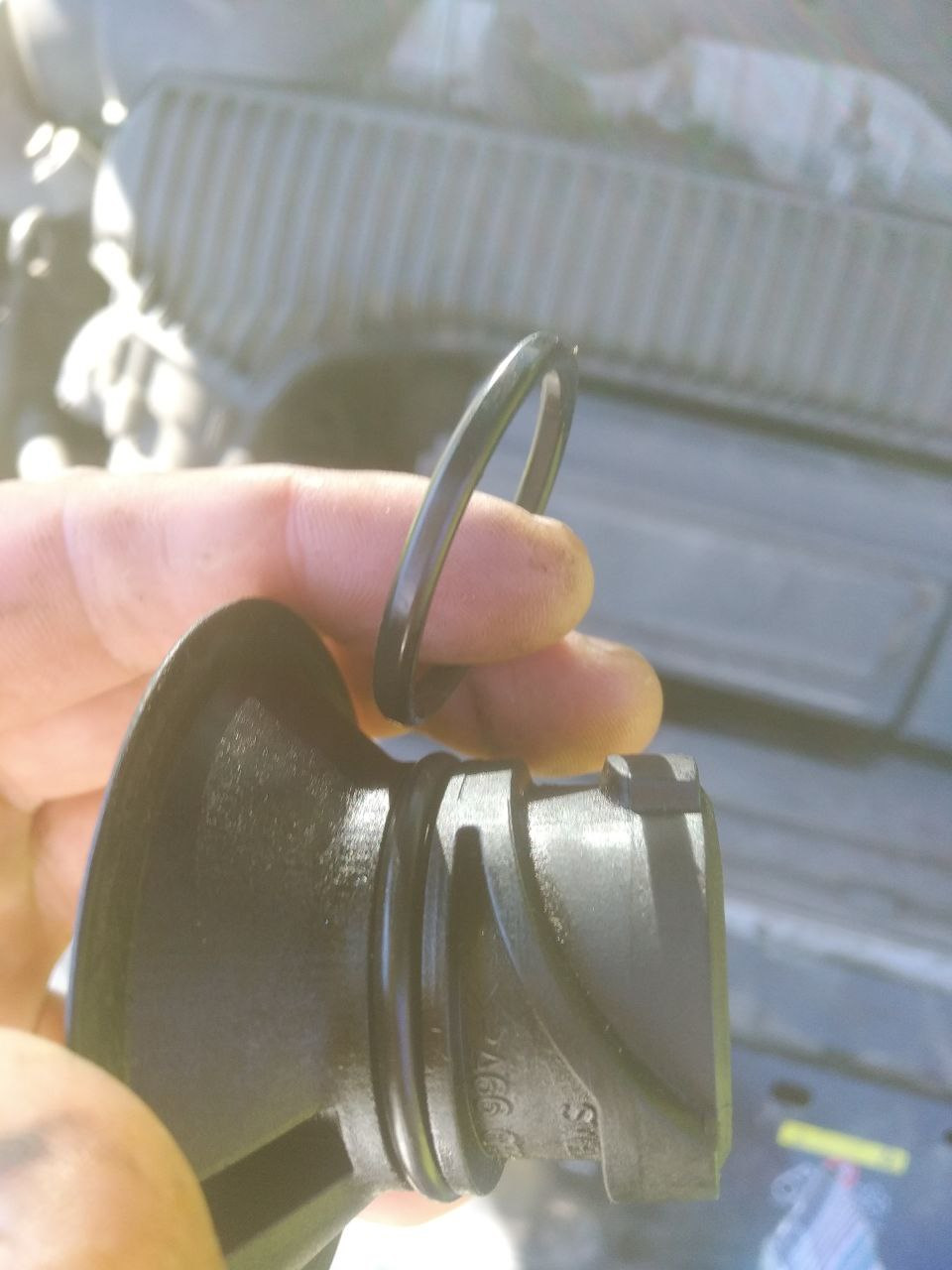 Замена сальника маслозаливной горловины и колец щупа — Volvo S80 (2G ...