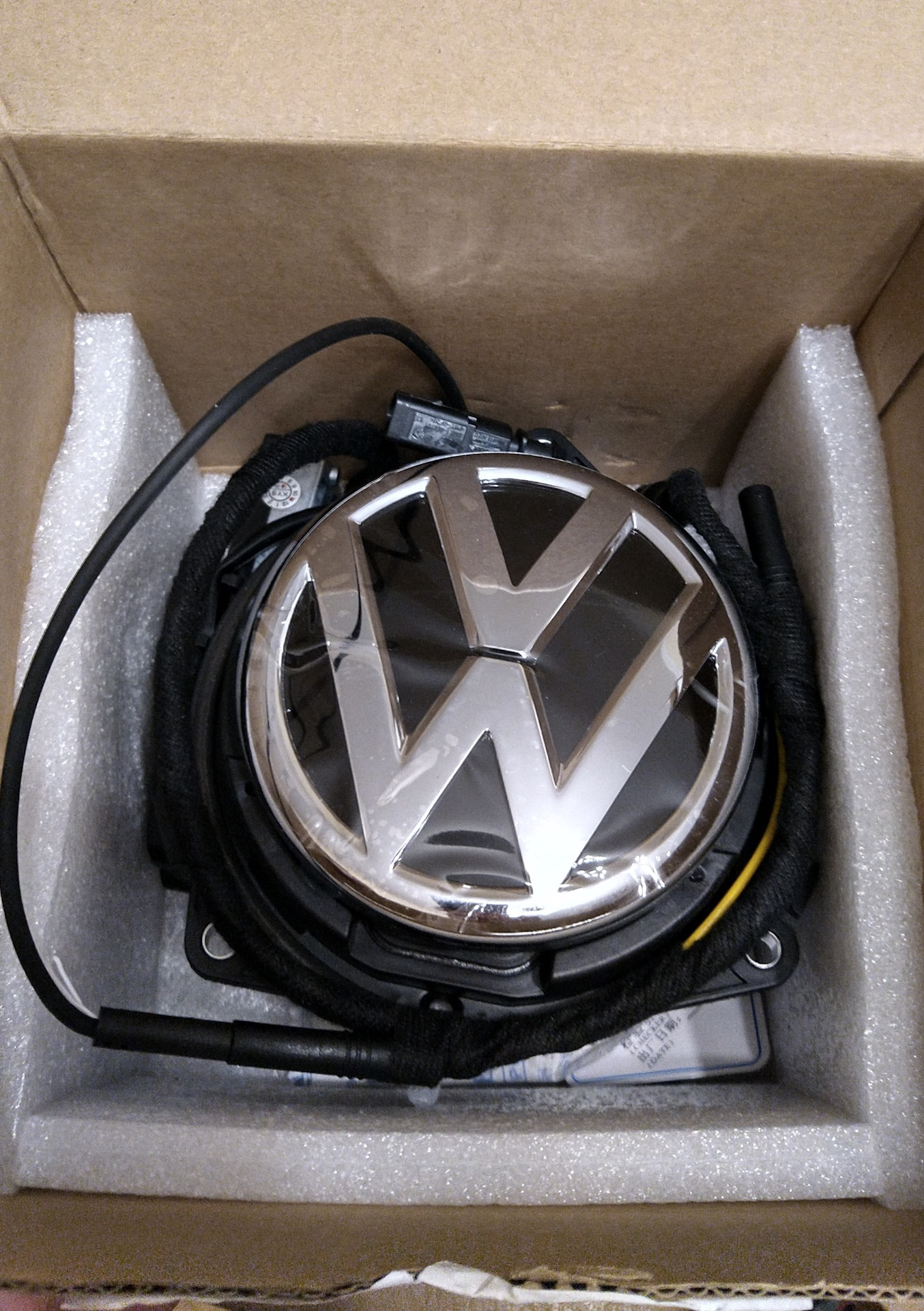 Камера заднего вида в значок — Volkswagen Passat B6, 2 л, 2005 года ...