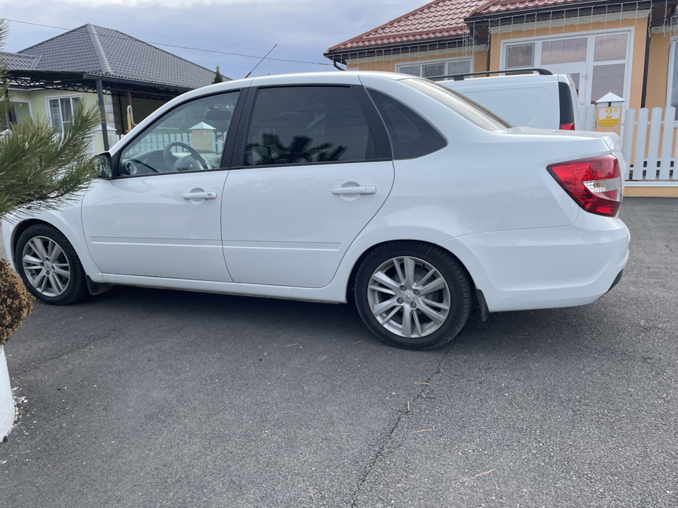 -70 родные стойки и технорессор — Lada Гранта (2G) FL, 1,6 л, 2023 года ...
