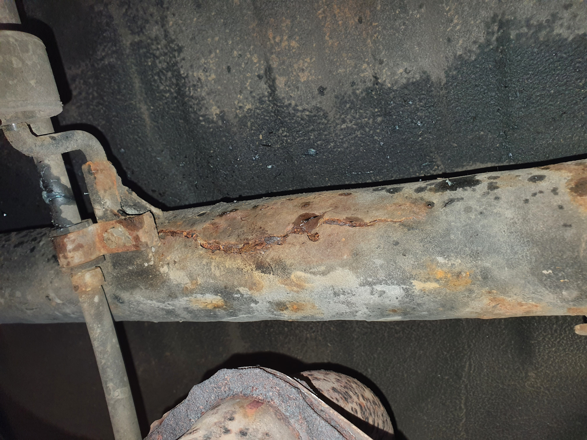 Трещина поперечной опоры опорной рамы Kia Sorento ED (1G) — KIA Sorento ...