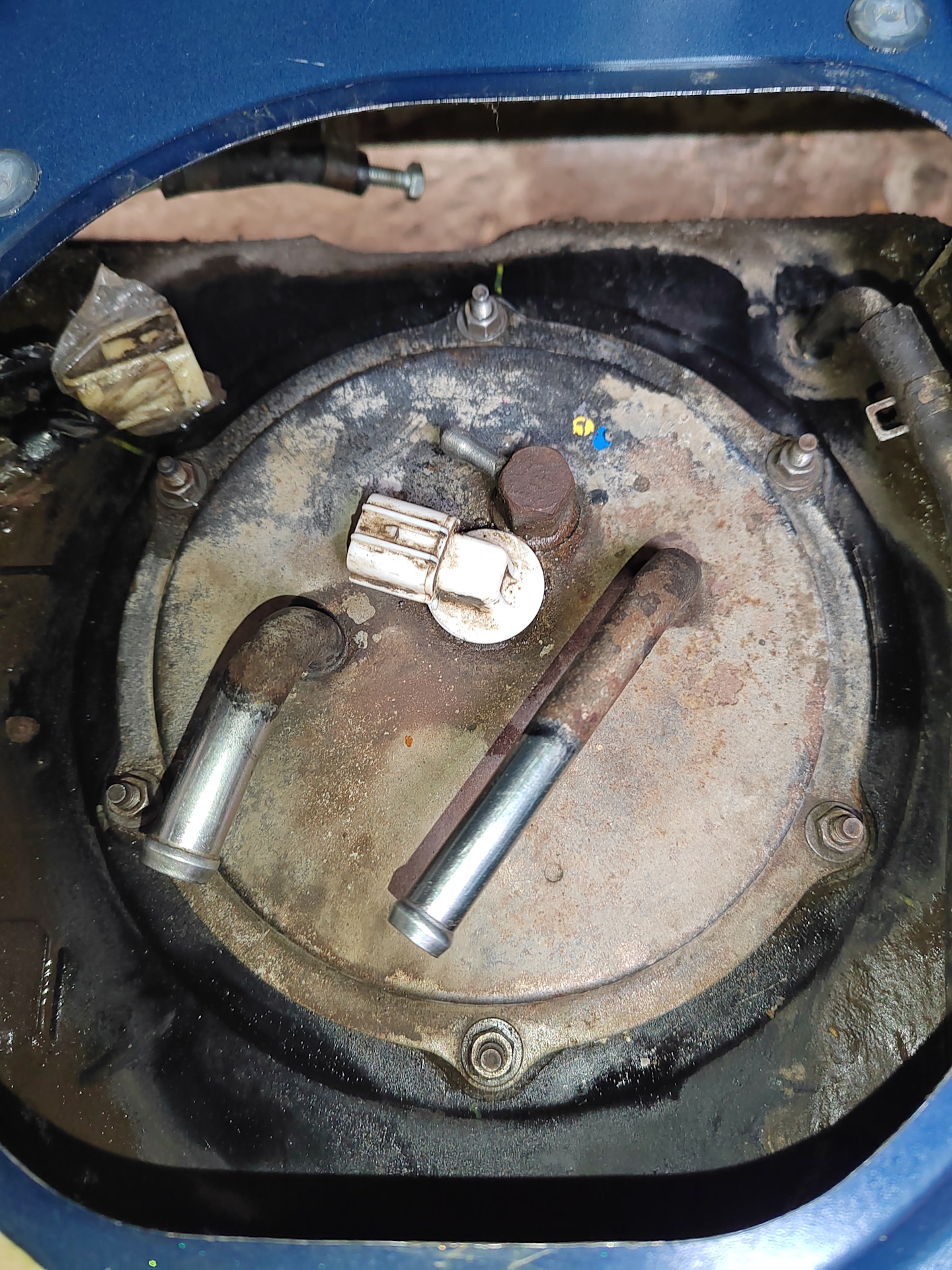 Замена фильтра в топливном баке. — Mitsubishi Pajero Sport (2G), 3,2 л ...