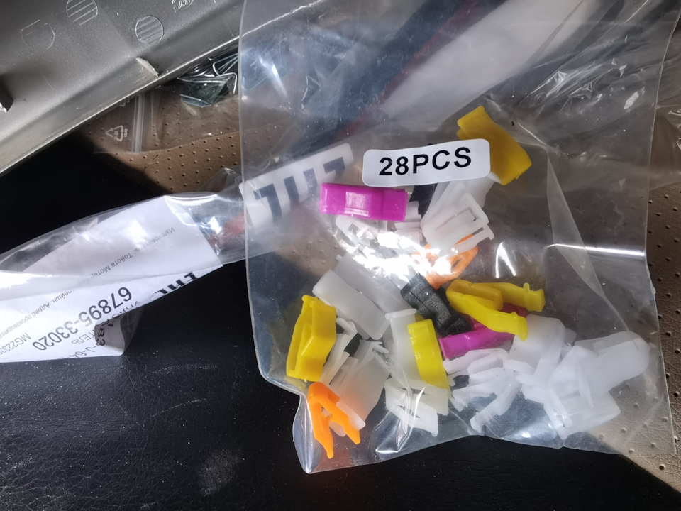 6789533020 РЕЗИНКА ПРАВ. ДВЕРИ TOYOTA LEXUS | Запчасти на DRIVE2