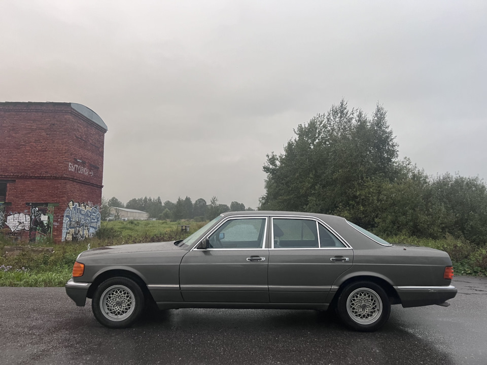Зато он красивый и комфортный — Mercedes-Benz S-Class (W126), 3 л, 1990 ...