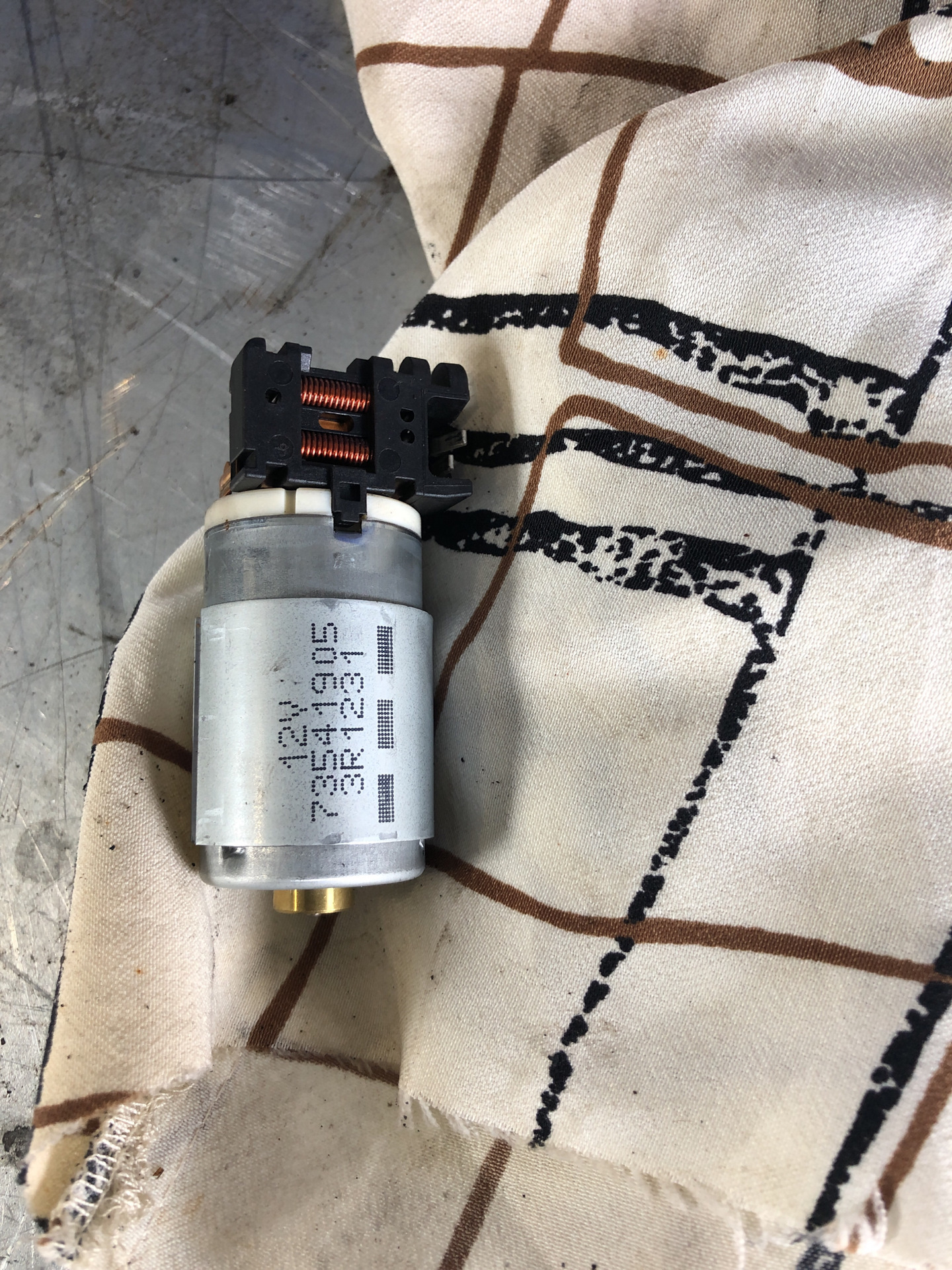 Ремонт актуатора hella 6nw009550 — Audi Allroad (C7), 3 л, 2015 года ...