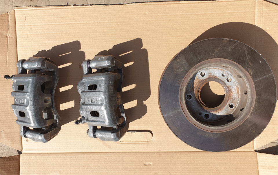 Тормозная двухпоршневая система с дисками на Mitsubishi Galant (9G ...