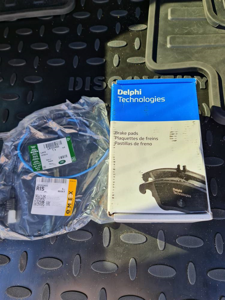 Тормозные колодки замена — Land Rover Discovery V, 3 л, 2018 года ...