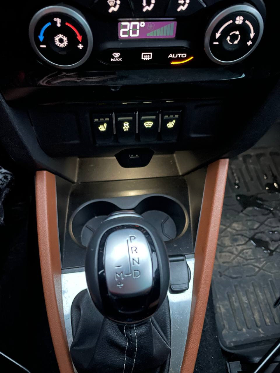 Немного премиума — Lada XRAY Cross, 1,8 л, 2021 года | наблюдение | DRIVE2