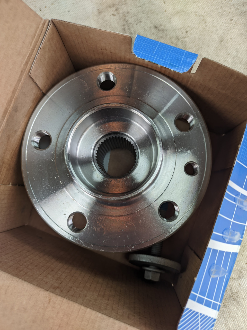 Ступицы — Volvo XC70 III, 2,4 л, 2010 года | запчасти | DRIVE2