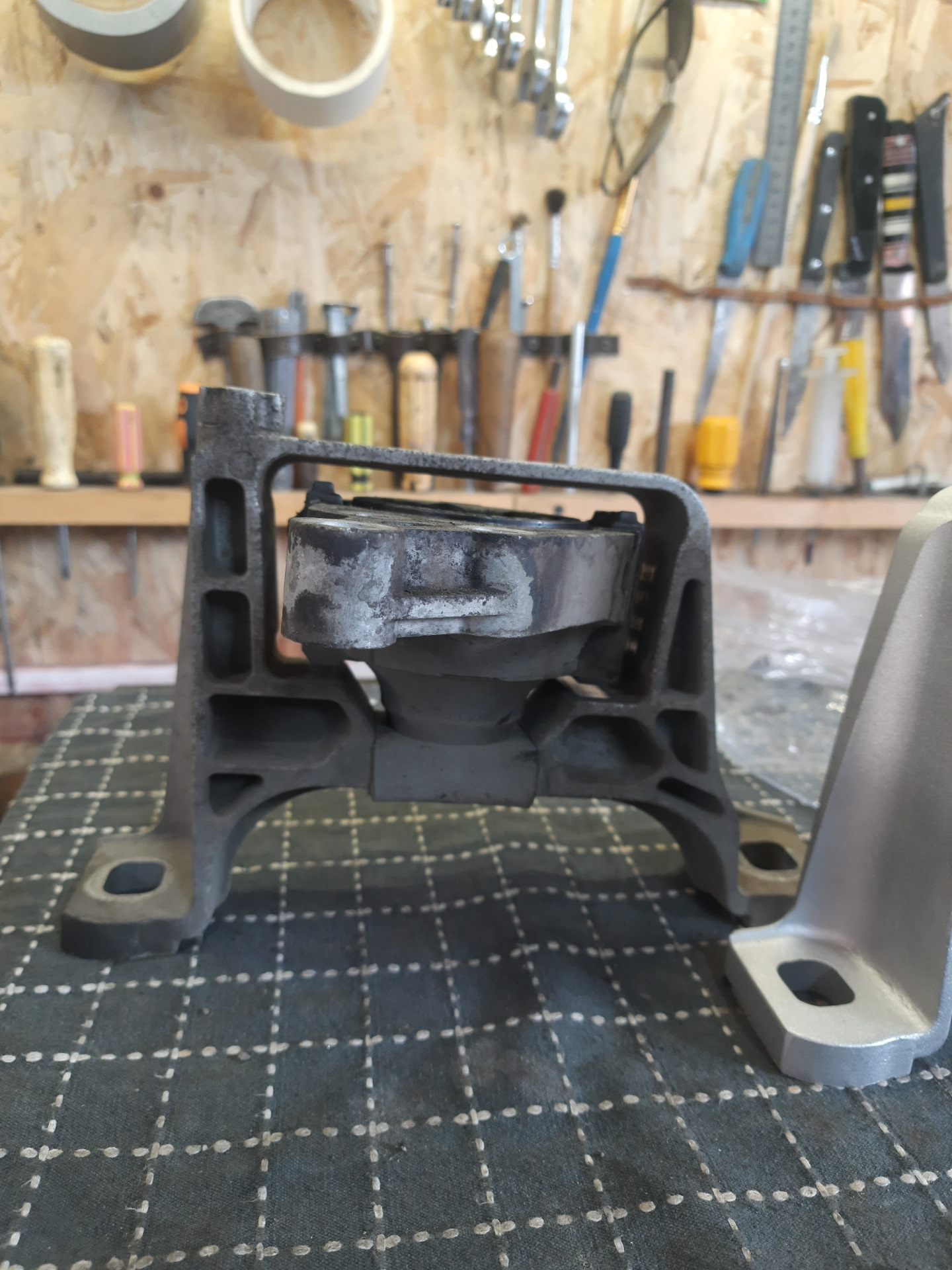 Замена правой подушки от Bl — Mazda 3 (1G) BK, 1,6 л, 2006 года ...