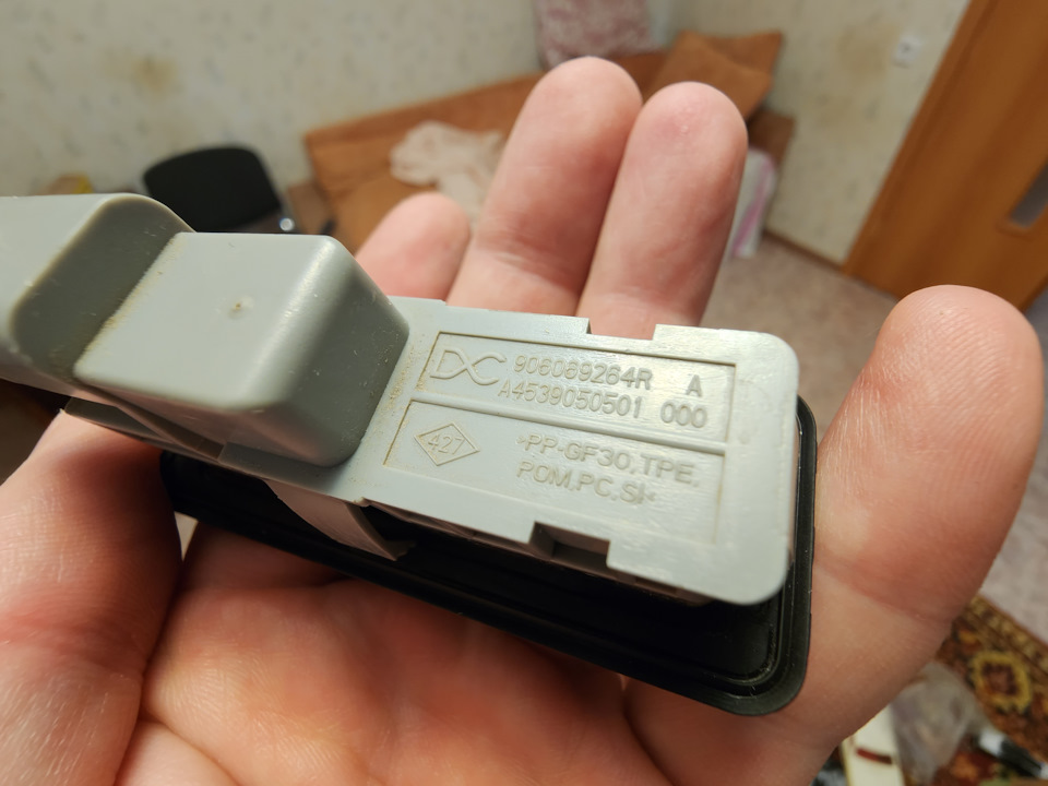 906069264R Выключатель открывания замка багажника RENAULT | Запчасти на ...