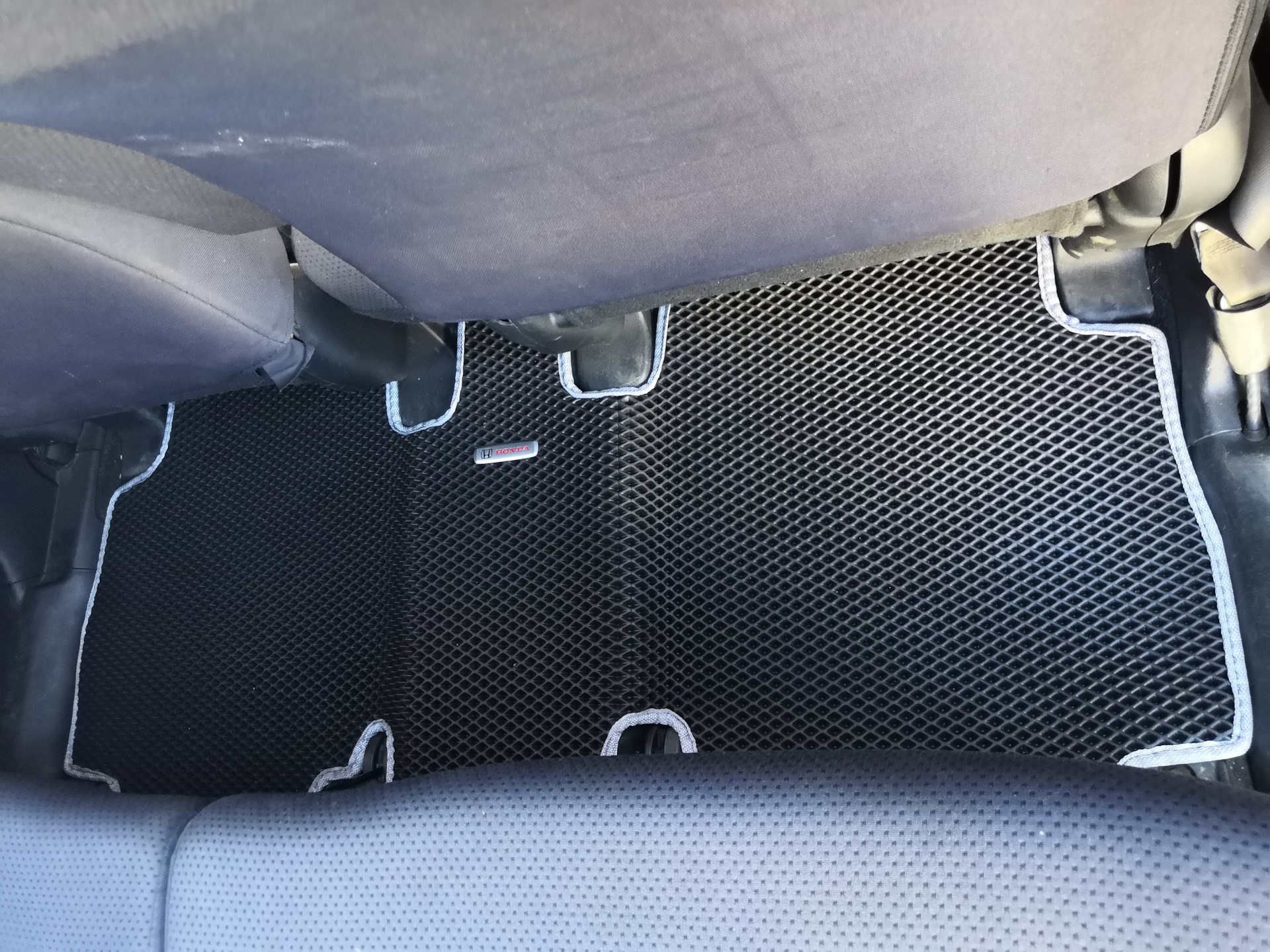 Замена втулок педали сцепления — Ford Fiesta (Mk V), 1,4 л, 2006 года ...