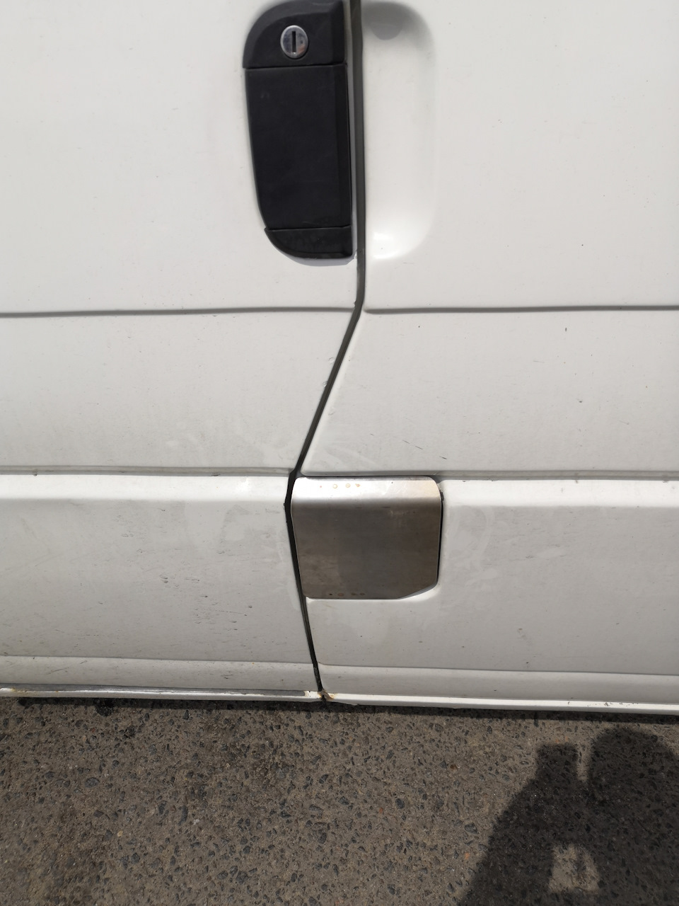 Лючок бензобака — Volkswagen Transporter T4, 2 л, 1998 года | кузовной ...