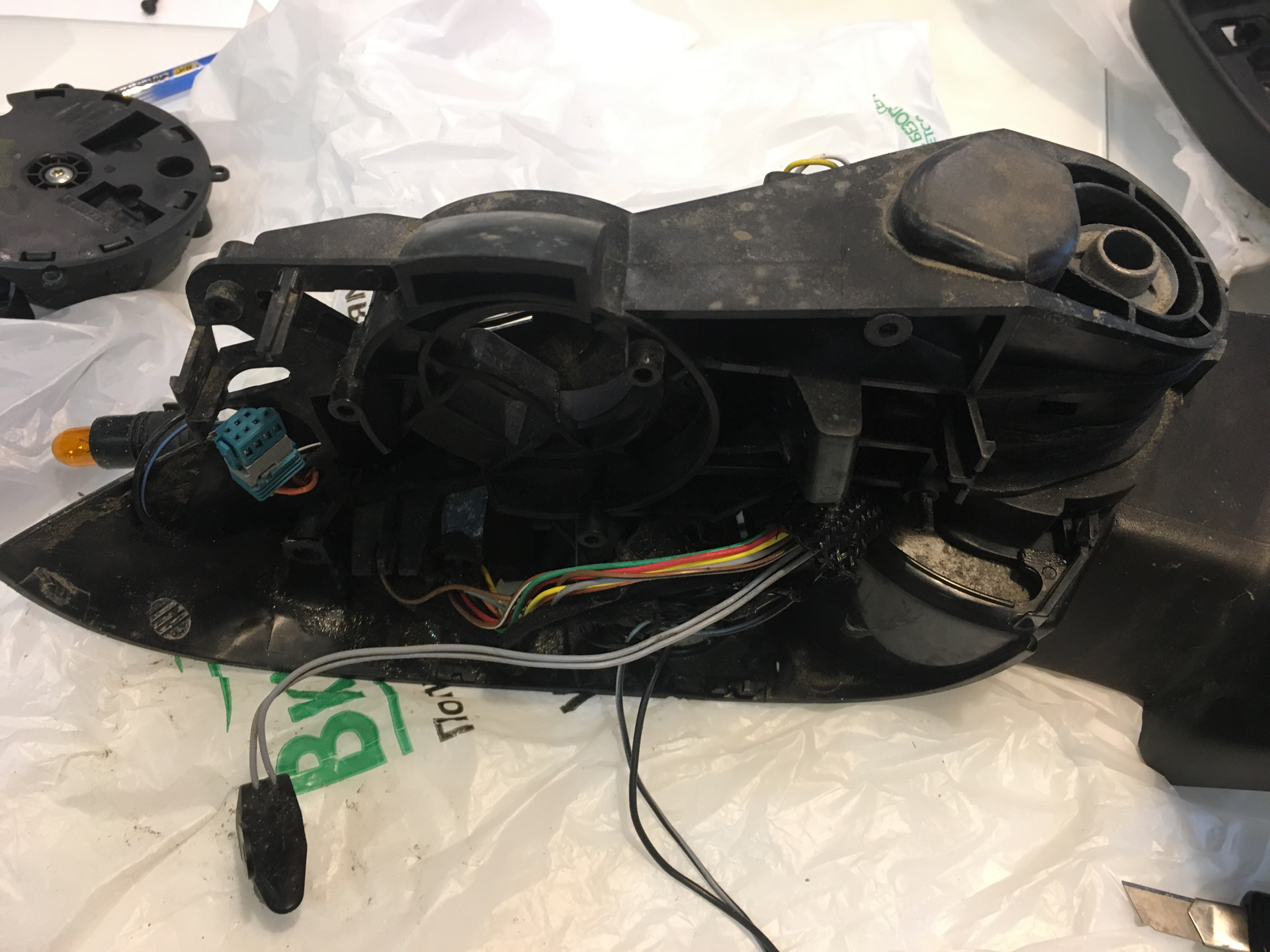 Замена датчика наружной температуры. — Volvo XC60 (1G), 2,4 л, 2012 ...