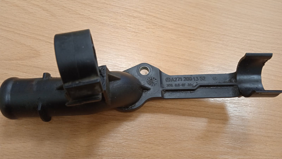 A2712001352 Трубка системы смазки Mercedes | Запчасти на DRIVE2