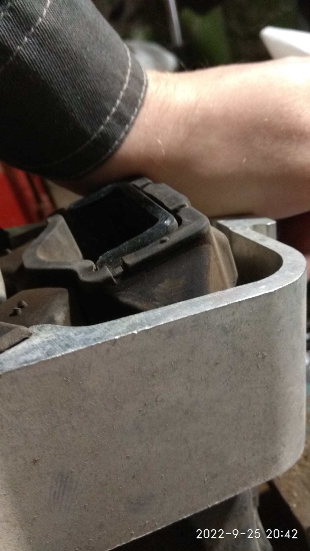 Правая подушка. — Renault Logan (1G), 1,6 л, 2011 года | запчасти | DRIVE2