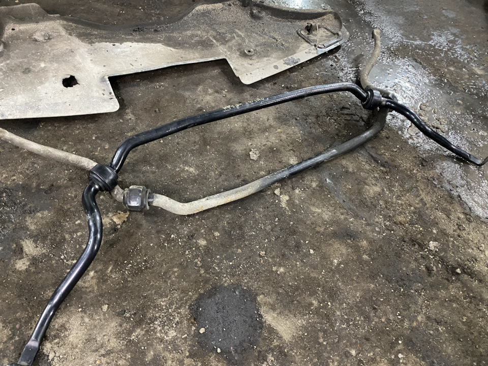 Замена переднего стабилизатора — Mercedes-Benz CL (W140), 5 л, 1996 ...