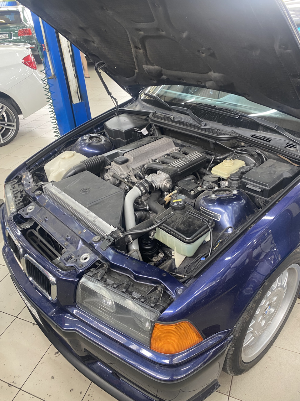 Механизм открывания капота — BMW 3 series Touring (E36), 1,7 л, 1997 ...