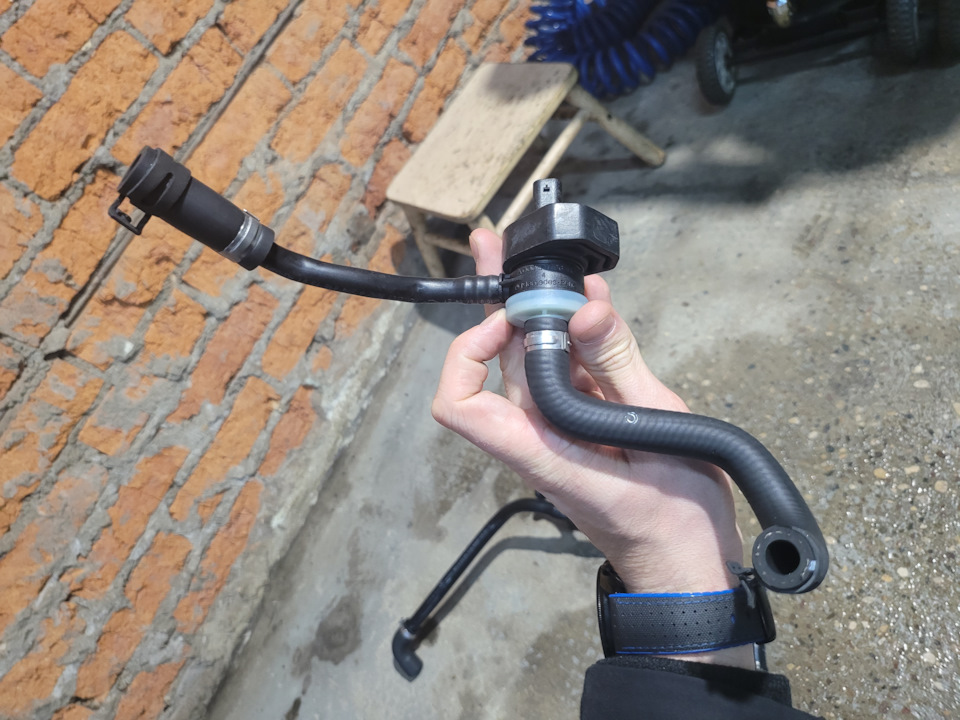 Масло в разъёме ЭБУ двигателя или проблема КВКГ на M274 — Mercedes-Benz ...