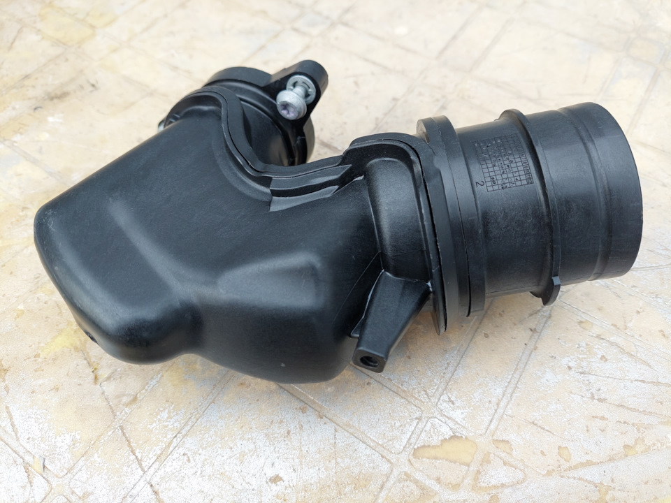 #18 Замена патрубка забора воздуха 04E129656R — Volkswagen Tiguan (2G ...