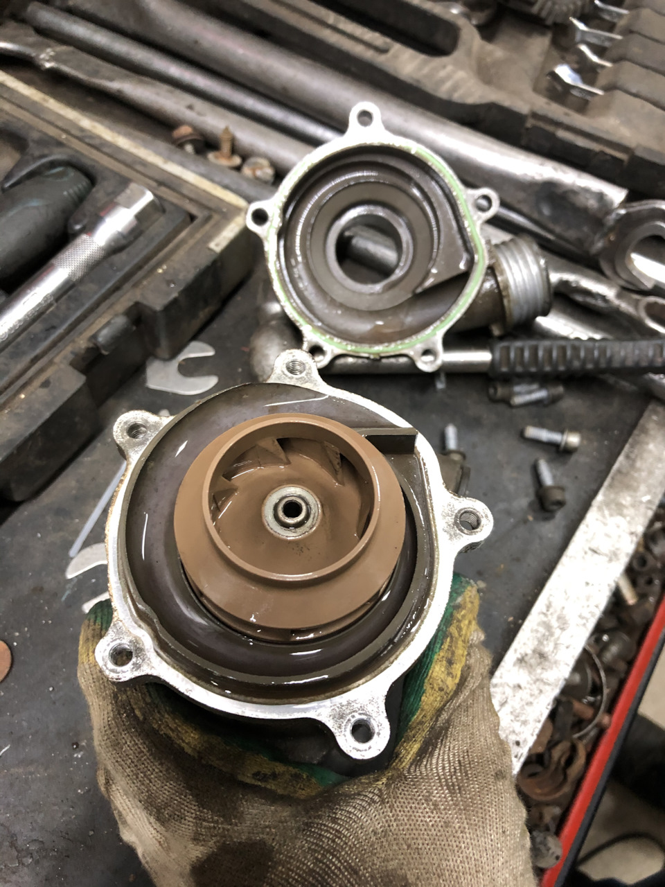 Замена электрической помпы, электрического термостата, крышки бачка ...