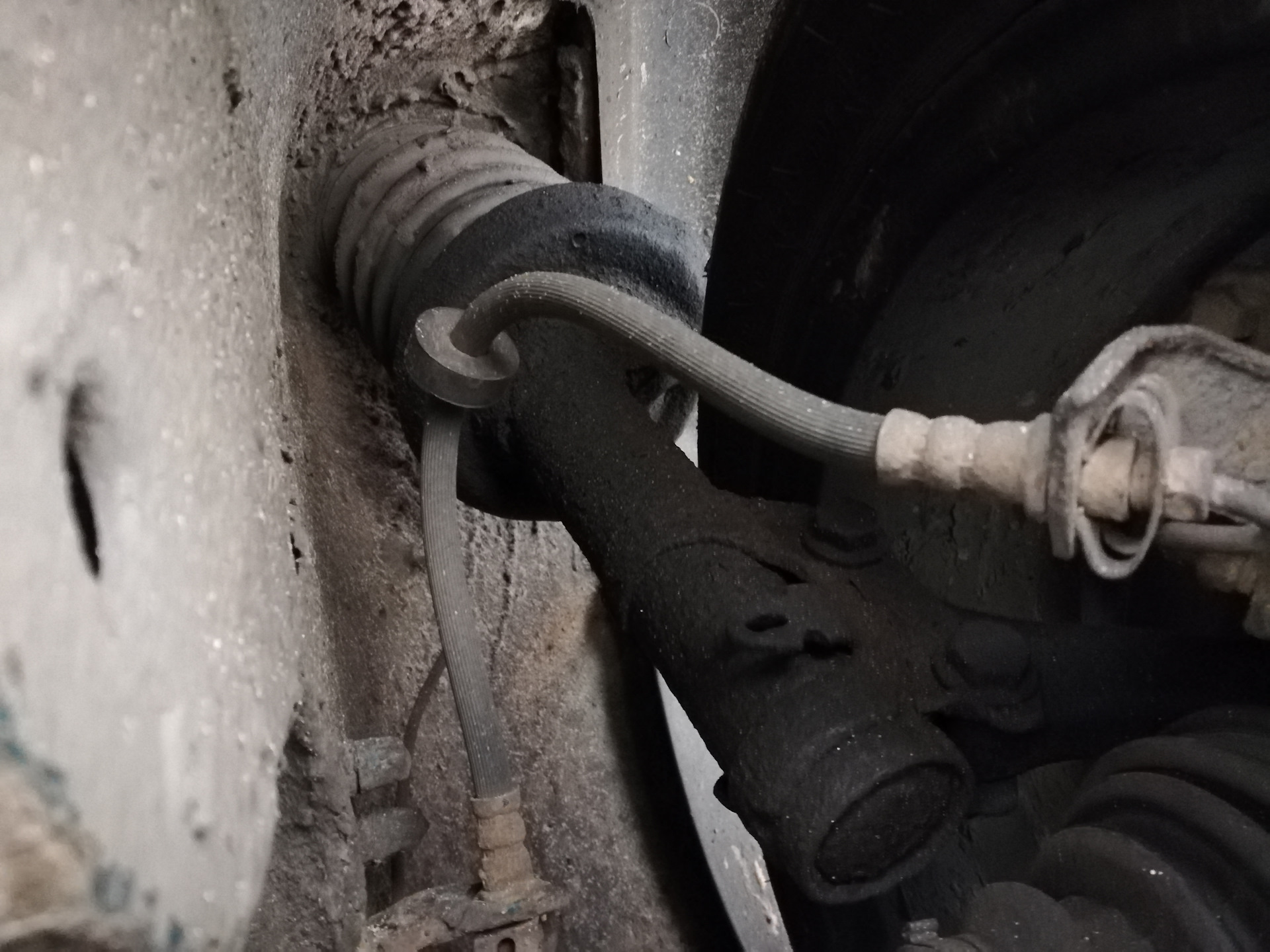 Замена передних амортизаторов и пружин — Volkswagen Passat Variant (B3 ...