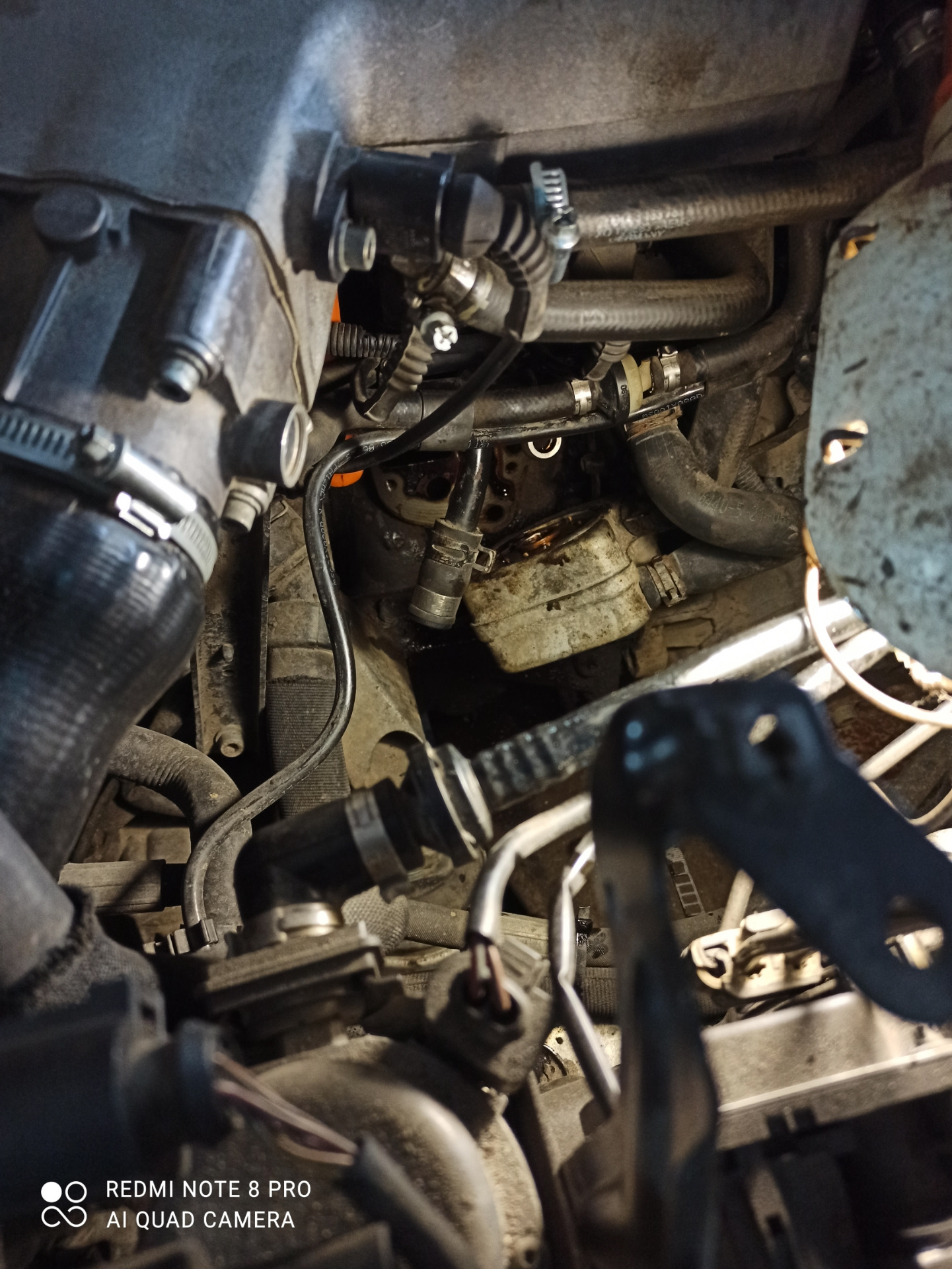 Замена обратного клапана — Audi A4 (B7), 1,8 л, 2006 года | поломка ...