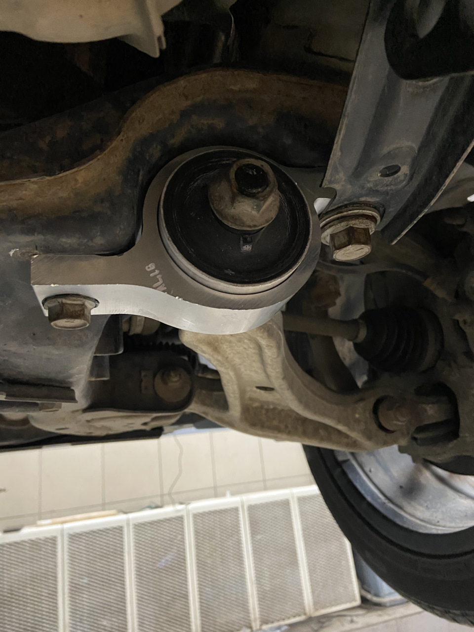 Замена сайлентблоков передних рычагов.Изготовление и установка провода ...