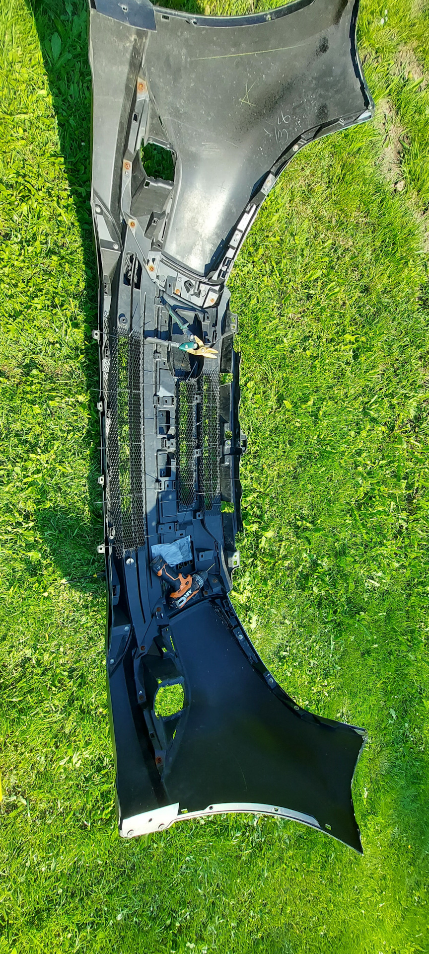 №15. Ремонт после ремонта. Сетка в бампер. Гудки. Туманки. — Mitsubishi ...