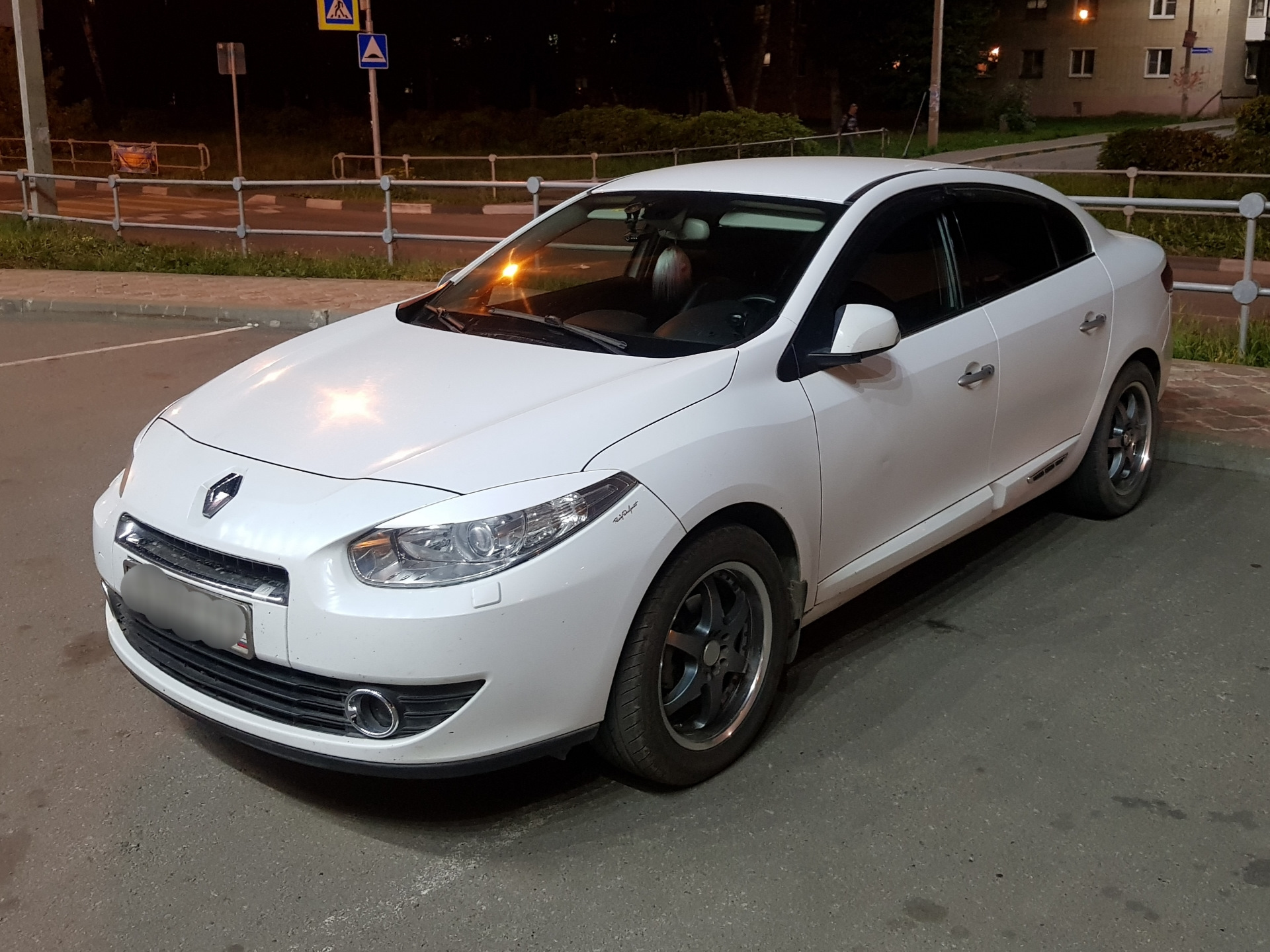 тихий вечер — Renault Fluence, 1,6 л, 2010 года | фотография | DRIVE2