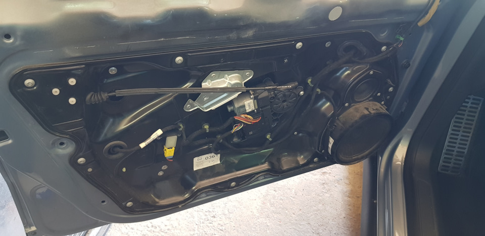 Тросик наружней ручки — Volkswagen Passat B6, 2 л, 2010 года | своими ...
